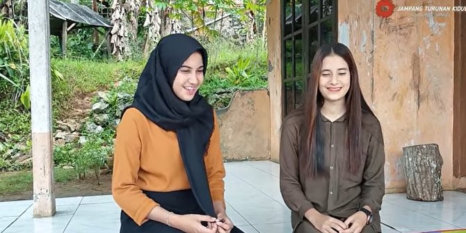 Cantik Banget, Intip Kebersamaan Gadis Desa Blasteran Hidup di Kampung | merdeka.com