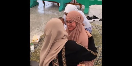 Begini Kondisi Lesti Kejora & Baby L di Madinah, Senyum & Tawanya Bahagia Banget | merdeka.com