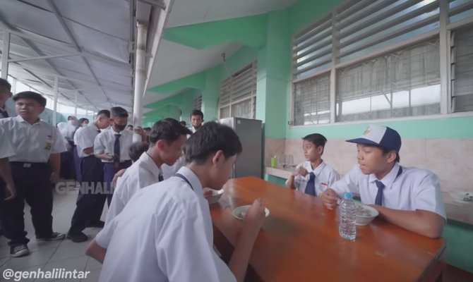 Seperti Jumpa Fans, Intip Momen Mumtaz Halilintar Sekolah SMP di ...