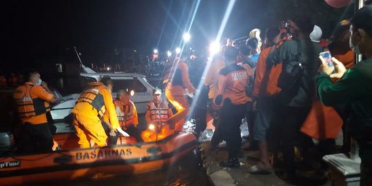 Perahu Tenggelam di Rote Ndao NTT, Tujuh Orang Jadi Korban | merdeka.com