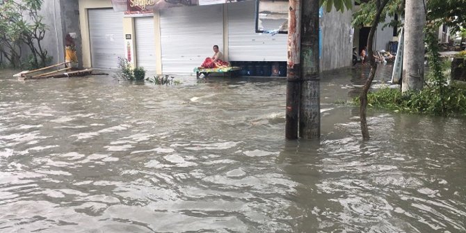 Banjir Bandang Terjang Jembrana, Jalur Gilimanuk-Denpasar Ditutup | merdeka.com