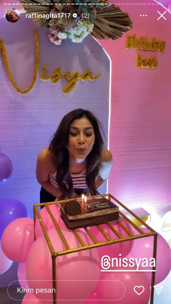 Genap Berusia 32 Tahun, Intip Momen Kejutan Ulang Tahun Nisya Ahmad | merdeka.com