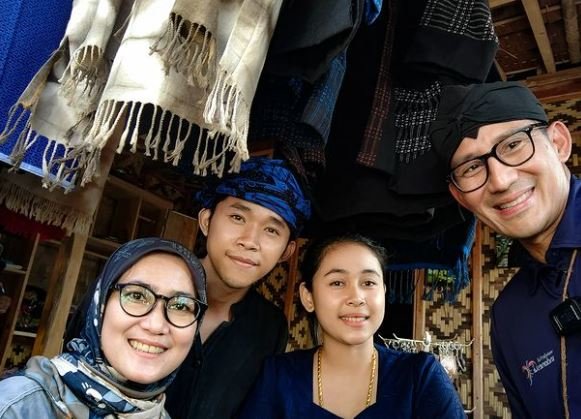 Sandiaga Uno Bertemu 'Kembang Desa Suku Baduy', Sosoknya Bikin Salfok ...