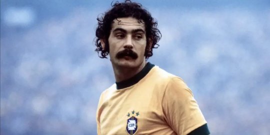 Kenalan dengan Rivellino, Pemain Berkumis Nyentrik Legenda Sepak Bola ...