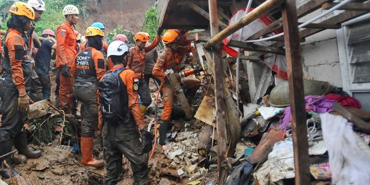 Analisa Ahli Terkait Longsor di Gang Barjo dan Kepatihan Bogor | merdeka.com