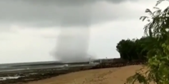 CEK FAKTA: Tidak Benar Video Angin Kencang Terjadi di Seririt Bali ... CEK FAKTA: Tidak Benar Video Angin Kencang Terjadi di Seririt Bali ...