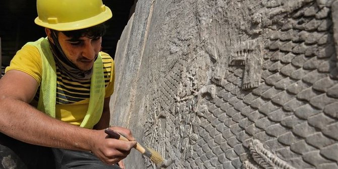 Pahatan Batu Berusia 2.700 Tahun Ini Gambarkan Peperangan Manusia Kuno ...