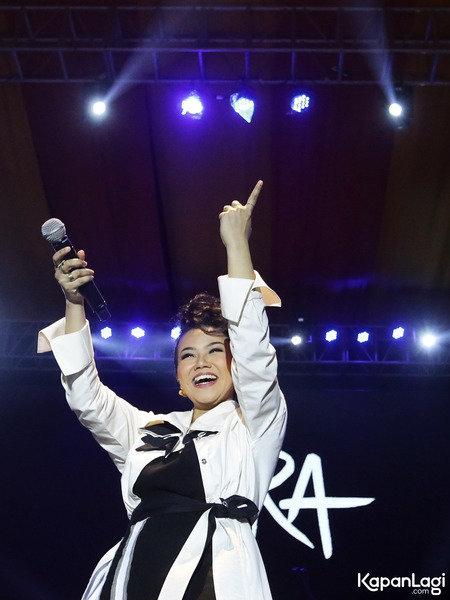 Lakukan Aksi Panggung Tak Biasa, Yura Yunita Beberkan Alasannya Lakukan Aksi Panggung Tak Biasa, Yura Yunita Beberkan Alasannya