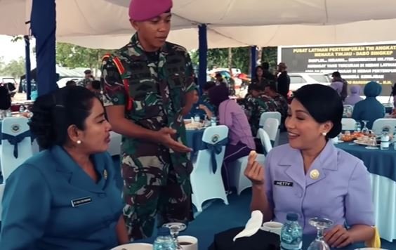 Momen Hangat Hetty Andika Perkasa And Istri Kasal Yudo Seruput Kopi Sultan Enak Tenan