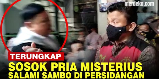 VIDEO: Ini Sosok Pria Misterius yang Disalami Ferdy Sambo Saat ... VIDEO: Ini Sosok Pria Misterius yang Disalami Ferdy Sambo Saat ...