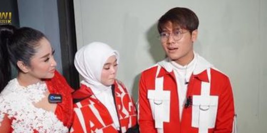 Berseteru dengan Fans Leslar, Intip 4 Potret Kedekatan Dewi Perssik dengan Lesti | merdeka.com