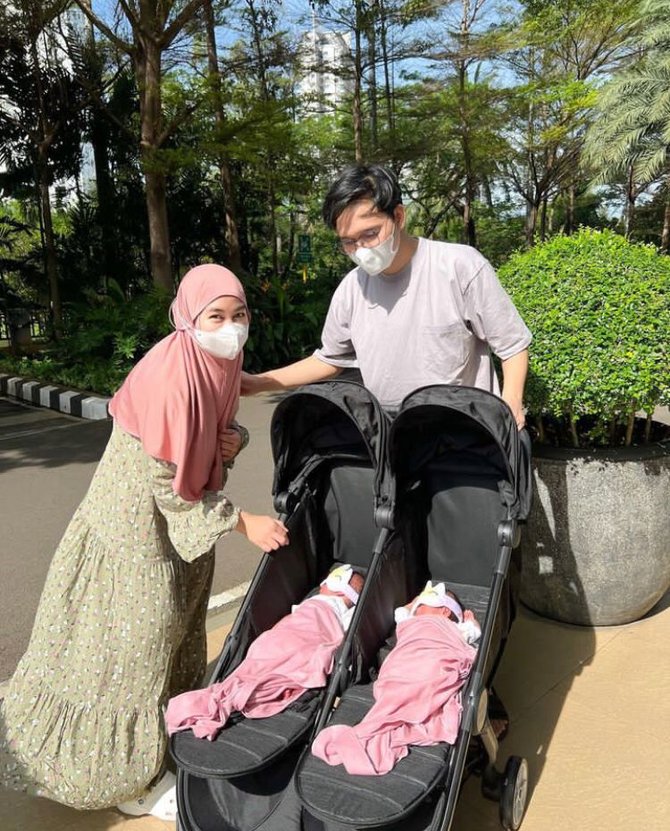 Penuh Kebahagiaan, Intip Momen Anisa Rahma & Anandito Momong Baby Twins ...