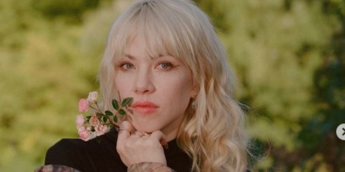 Lirik Lagu Surrender My Heart - Carly Rae Jepsen | merdeka.com