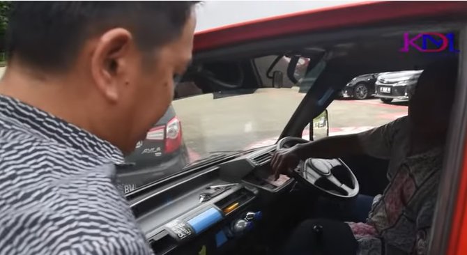 Sopir Angkot Menangis Mengantar Dedi Mulyadi Hadiri Sidang Gugatan ...