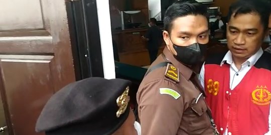 Sidang Eksepsi, AKBP Arif Rahman Patahkan Laptop atas Perintah Ferdy Sambo | merdeka.com