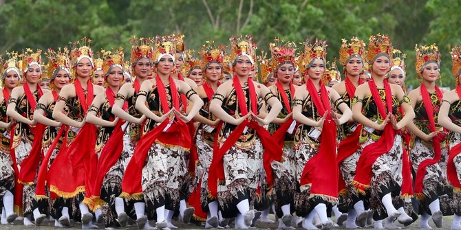 Bikin Merinding, Tari Kolosal Gandrung Sewu Banyuwangi Pukau Ribuan ...