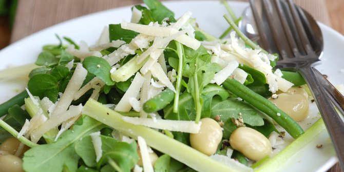 5 Cara Bikin Salad Sayur untuk Diet, Mudah Dibuat | merdeka.com