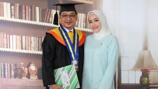 Deretan Artis Wisuda di Usia 40-an Tahun, Terbaru Mulan Jameela | merdeka.com