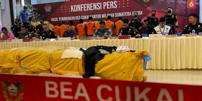 Bea Cukai Sumut Sita Berbagai Produk Tanpa Izin, Salah Satunya Bal Pakaian Bekas | merdeka.com
