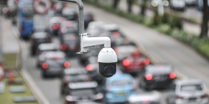 Tilang Manual Dihapus, Ini Cara Polisi Tindak Pengendara Tak Pakai Pelat Nomor | merdeka.com