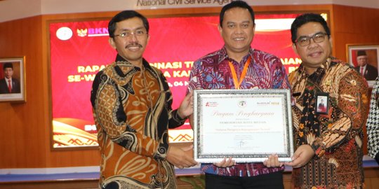 Pemkot Medan Raih Penghargaan Instansi Pengelola Kepegawaian Terbaik dari BKN | merdeka.com