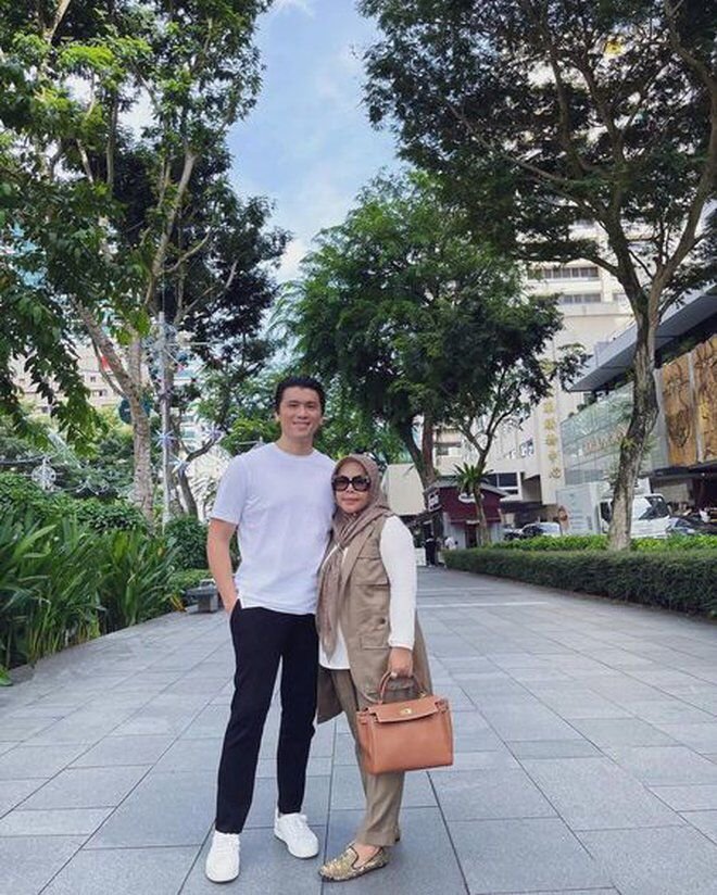 Jarang Tersorot Intip Potret Kedekatan Reino Barack Dan Ibu Mertuanya