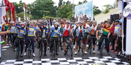Tour de Muara Takus, Ratusan Pembalap Sepeda Adu Cepat di Kampar ...