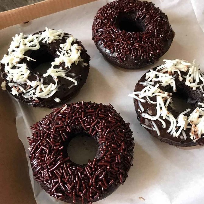 Sulap Dua Makanan Jadi Satu, Brownies Donat Ini Bisa Diburu di Jakarta ...