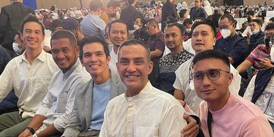 4 Potret Daniel Mananta dan Istri Ikut Pengajian, Jadi Sorotan ...