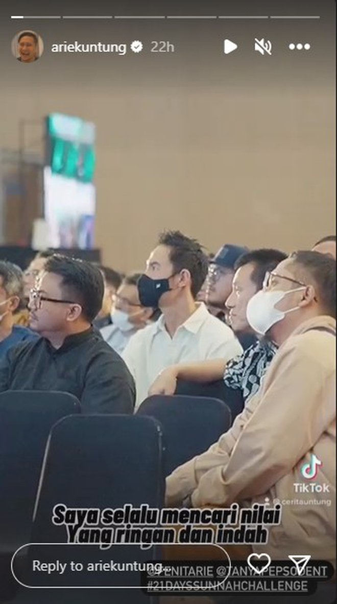 4 Potret Daniel Mananta dan Istri Ikut Pengajian, Jadi Sorotan | merdeka.com