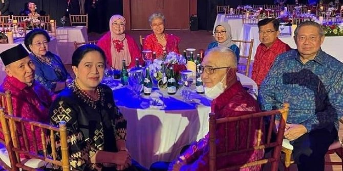 Momen Megawati Duduk Satu Meja dengan SBY saat Gala Dinner G20 Bali | merdeka.com