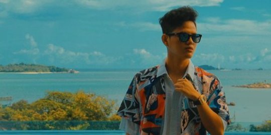 Lirik Lagu Tak Pernah Cukup - Stevan Pasaribu | merdeka.com