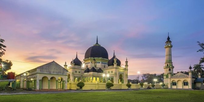 Berkunjung ke Masjid Azizi di Tanjung Pura, Warisan Sejarah Kesultanan ...