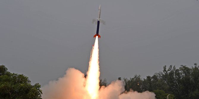 CEK FAKTA: Hoaks, Roket Tak Bisa Meluncur ke Luar Angkasa karena ...