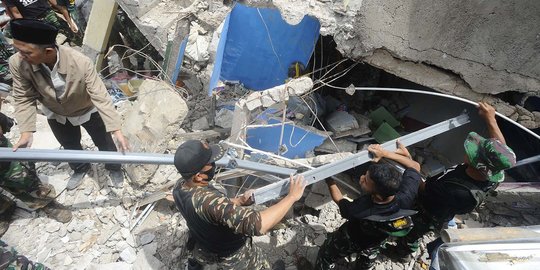 Ratusan Kali Gempa Susulan Terjadi di Cianjur | merdeka.com