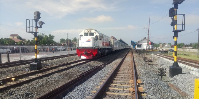 Daop 6 Siapkan Tiket KA Tambahan Libur Natal & Tahun Baru, Bisa Dipesan dari Sekarang | merdeka.com