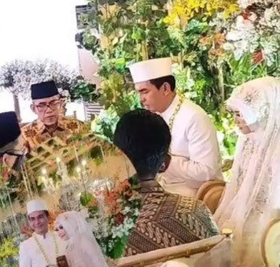 Sosok Anne Kurniasih Istri Baru Teddy Syah Curi Perhatian, Bukan Orang Sembarangan | merdeka.com