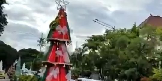 Gibran Pasang Pernak Pernik Natal di Jalanan Kota Solo