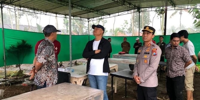 Keluarga Anggap Aneh Hasil Autopsi Jenazah Korban Tragedi Kanjuruhan | merdeka.com