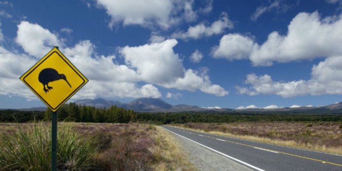 Arti Rambu Lalu Lintas yang Umum Ditemui, Perhatikan Simbol | merdeka.com