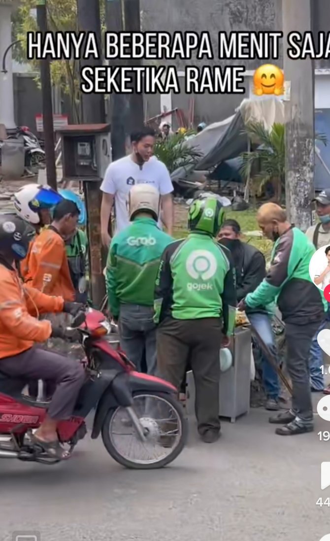 Dagangan Ludes Diserbu Driver Ojol, Pedagang Kembang Tahu Ini Sampai ... Dagangan Ludes Diserbu Driver Ojol, Pedagang Kembang Tahu Ini Sampai ...