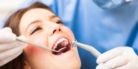 Penyebab Sakit Gigi Berlubang yang Perlu Diketahui, Pahami Cara ...