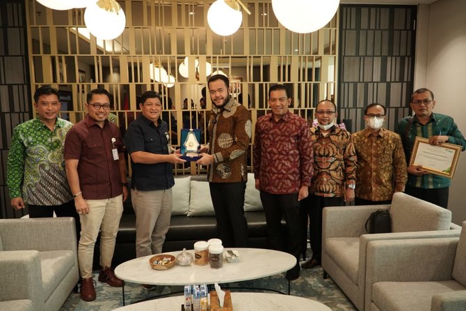 Coverage Share 93,90%, Padang Panjang Raih Penghargaan dari BPJS Ketenagakerjaan | merdeka.com