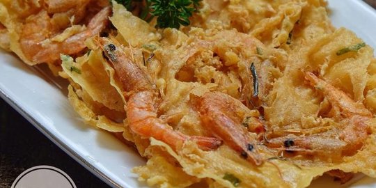 Resep Peyek Udang Renyah dan Tahan Lama, Cocok untuk Camilan hingga Lauk Pendamping | merdeka.com