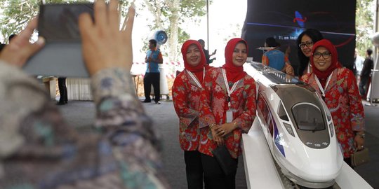 Kereta Cepat Jakarta-Bandung atau KA Argo Parahyangan, Ini Pilihan Ridwan Kamil | merdeka.com