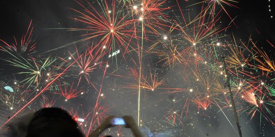 Petasan Dilarang Saat Perayaan Tahun Baru 2023, Kembang Api Boleh Asal Izin | merdeka.com