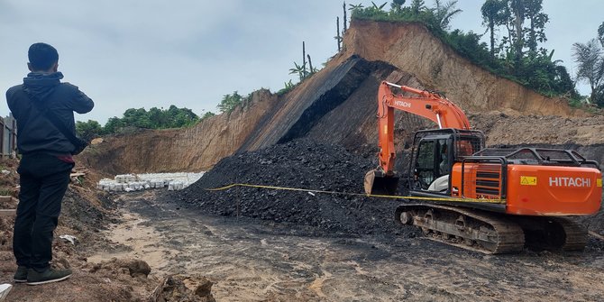 Polisi Sebut Tambang Batubara Dekat Pemukiman Warga Legal | merdeka.com