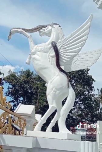 Potret Rumah Mewah Bak Istana di Garut, Bikin Ngeri Pagarnya 'Dijaga ...