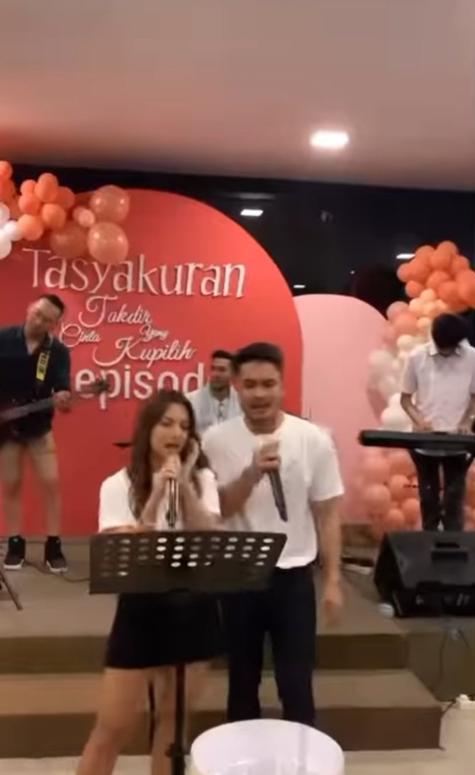 Rayakan 100 Episode, Ini Momen Tasyakuran Pemain Takdir Cinta yang ... Rayakan 100 Episode, Ini Momen Tasyakuran Pemain Takdir Cinta yang ...