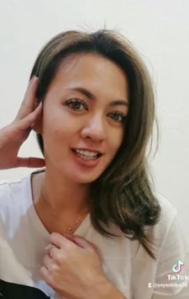 Bercerai Sejak 2021 Lalu, Intip Potret Terbaru Yeyen Lidya yang Kini Berstatus Janda | merdeka.com
